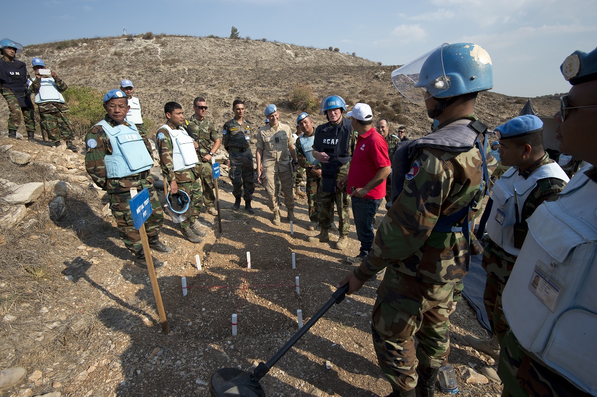 UNIFIL’s Chief Inspects Mine Clearance Work | UNIFIL
