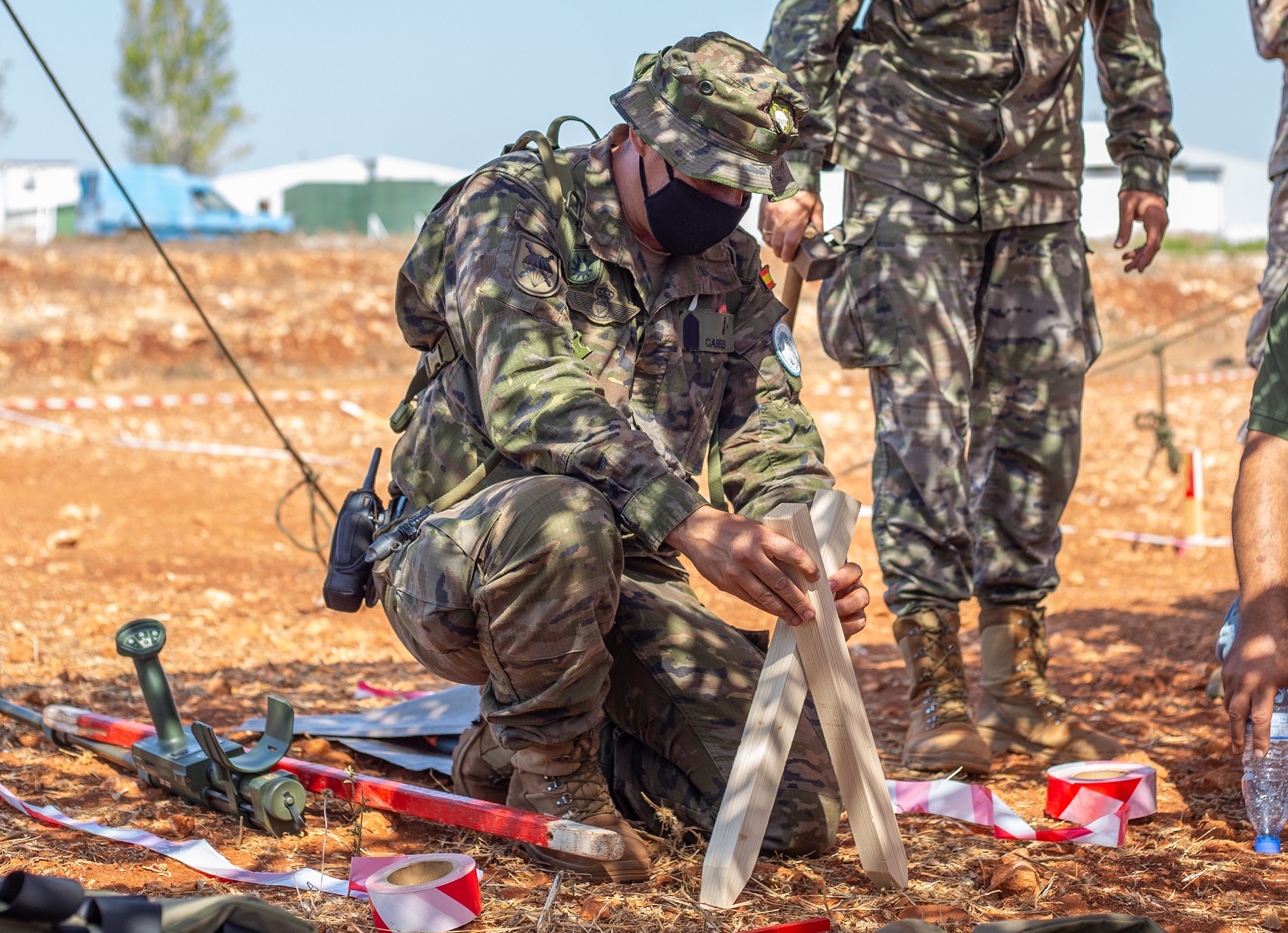 LAF soldiers train with UNIFIL peacekeepers on explosives disposal | UNIFIL