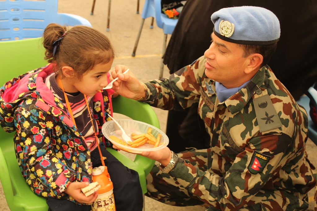Young children visit UNIFIL base in Meis Ej Jebel | UNIFIL