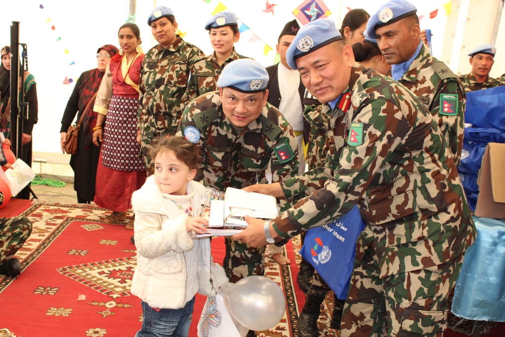 Young children visit UNIFIL base in Meis Ej Jebel | UNIFIL