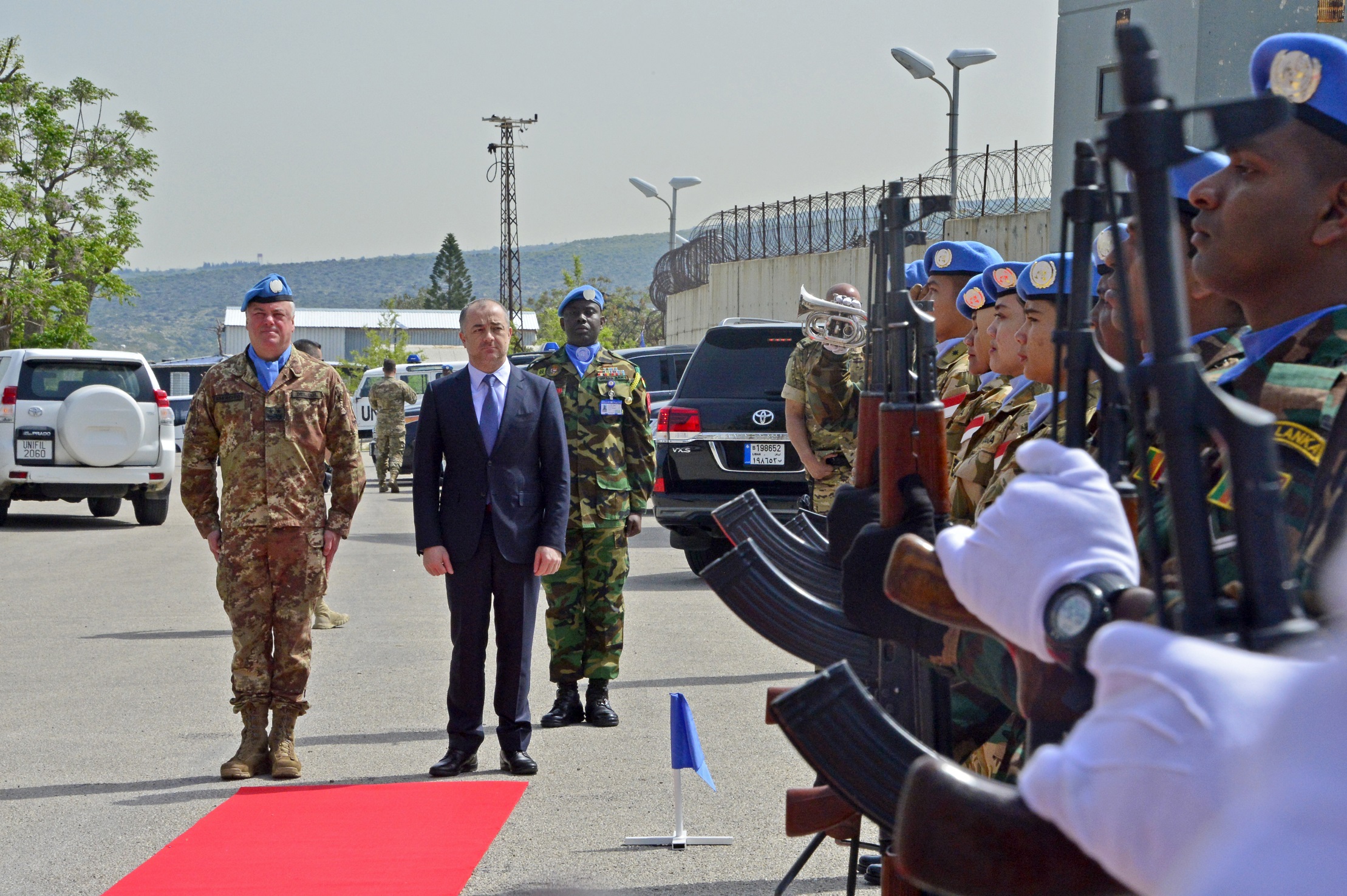 Defence Minister Bou Saab visits UNIFIL HQ, tours Blue Line | UNIFIL