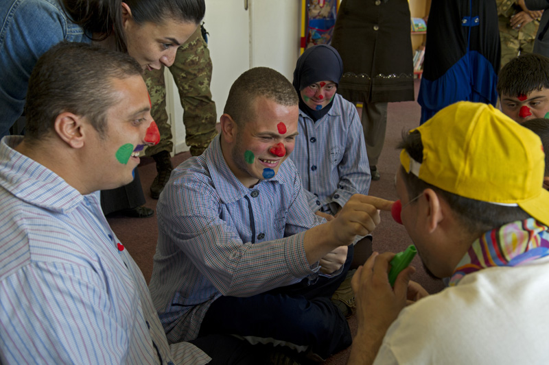 UNIFIL clown therapist revives children with special needs | UNIFIL