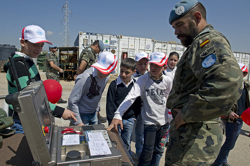 Cluster bomb survivor spreads awareness | UNIFIL